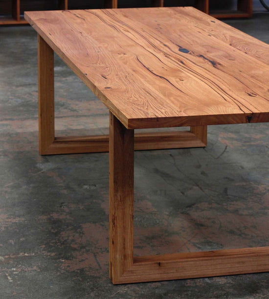 Timber Loop Table – Mark Tuckey